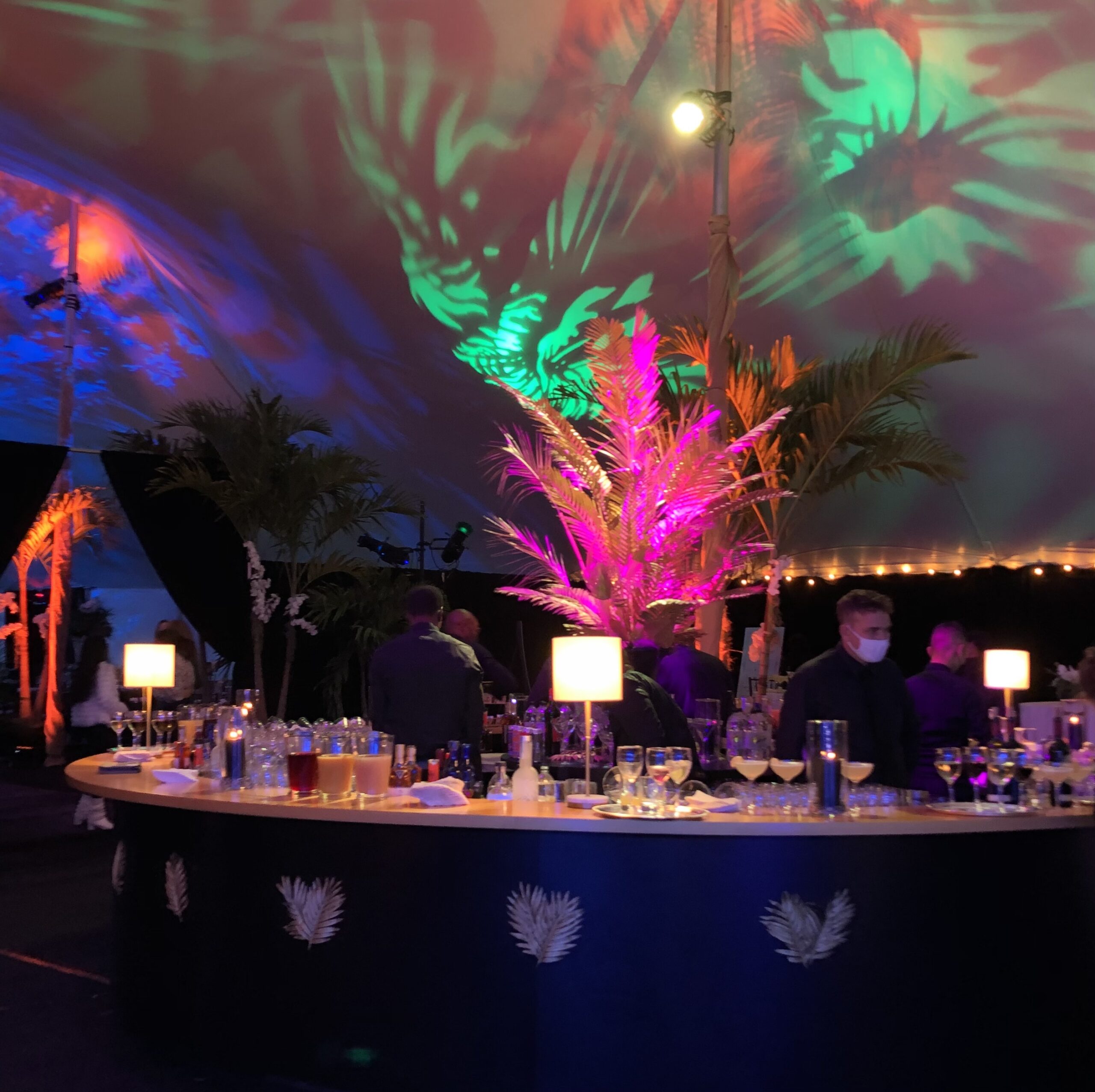 Glamorous Bar - RobbinsWolfe